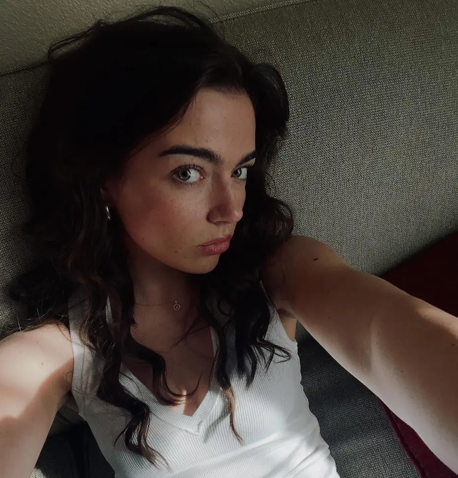 Taegen Burns - Age, Height, Wiki, Bio, Net Worth, and Boyfriend ...